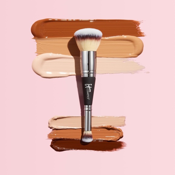 Makeup | It Cosmetics Heavenly Luxe Complexion Perfection Brush 7 | Poshmark